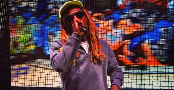 Watch Lil Wayne Perform In Los Angeles Just Days After Suffering Two ...