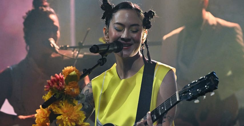 Watch Japanese Breakfast perform “Kokomo, IN” on Colbert” | The FADER